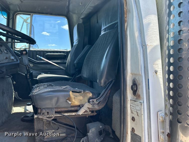 1987 Ford LT9000 semi truck in Tulsa, OK | Item DO1084 for sale ...