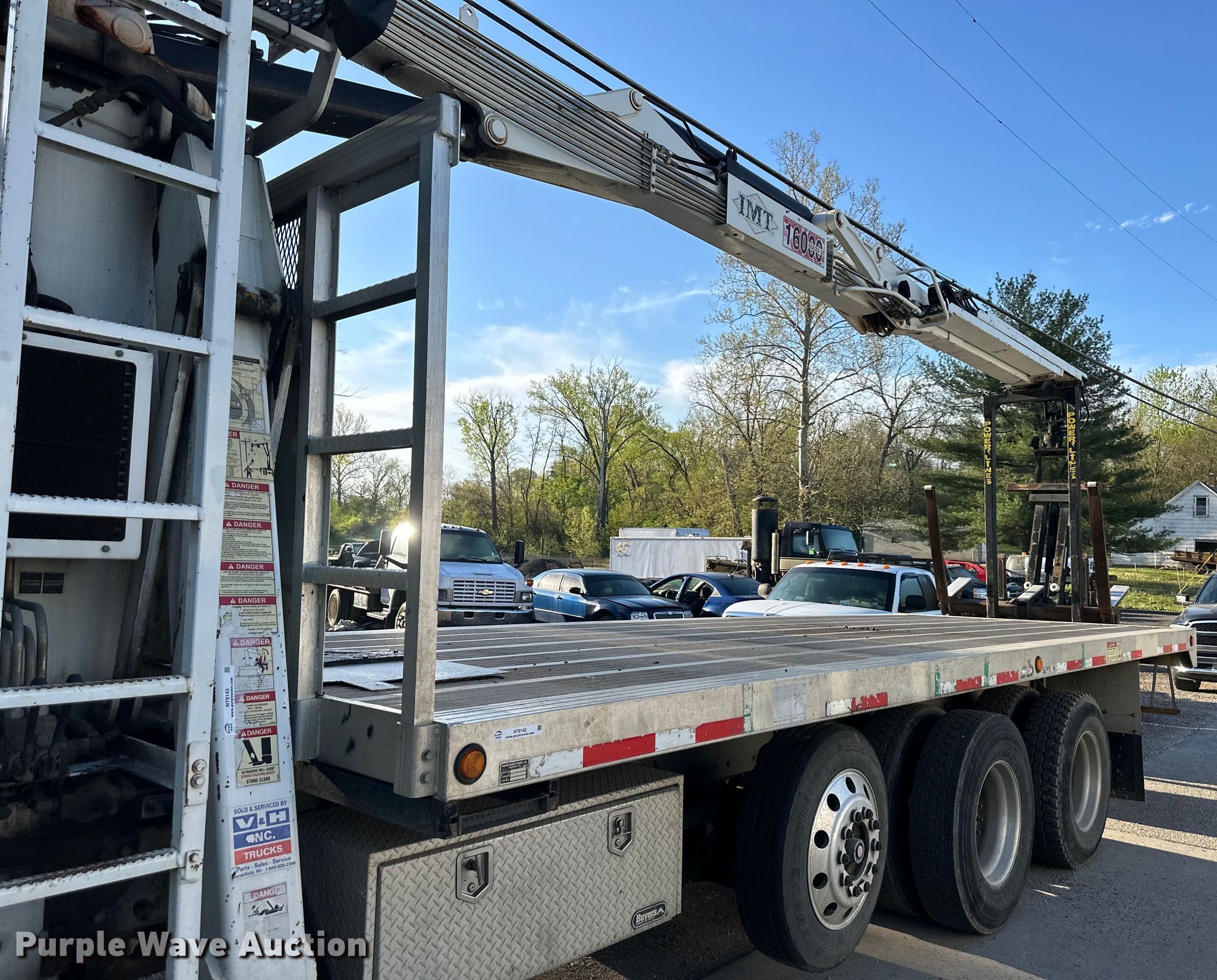 2006 Benson AF246102 flatbed in Saint Joseph, MO | Item NT9142 sold ...