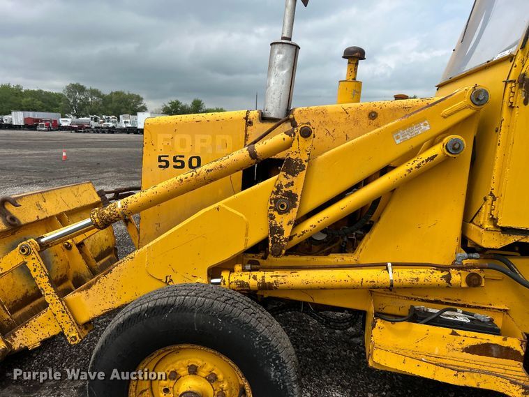 1975 Ford 550 backhoe in Collinsville, OK | Item EG1514 sold | Purple Wave