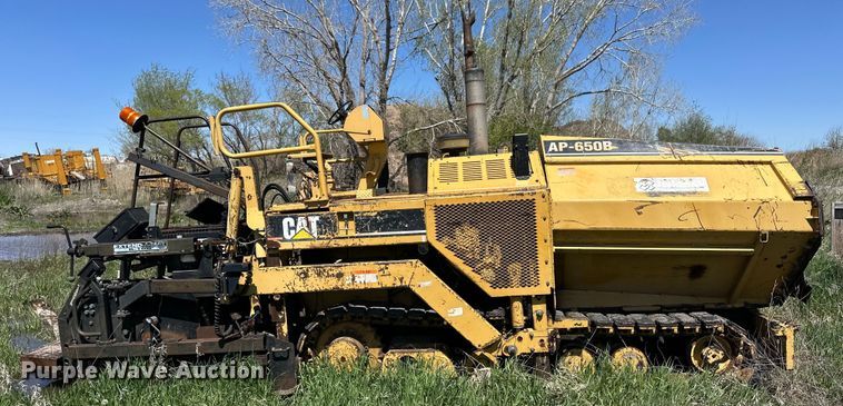 2000 Caterpillar AP-650B paver in Cozad, NE | Item OE9194 sold | Purple ...