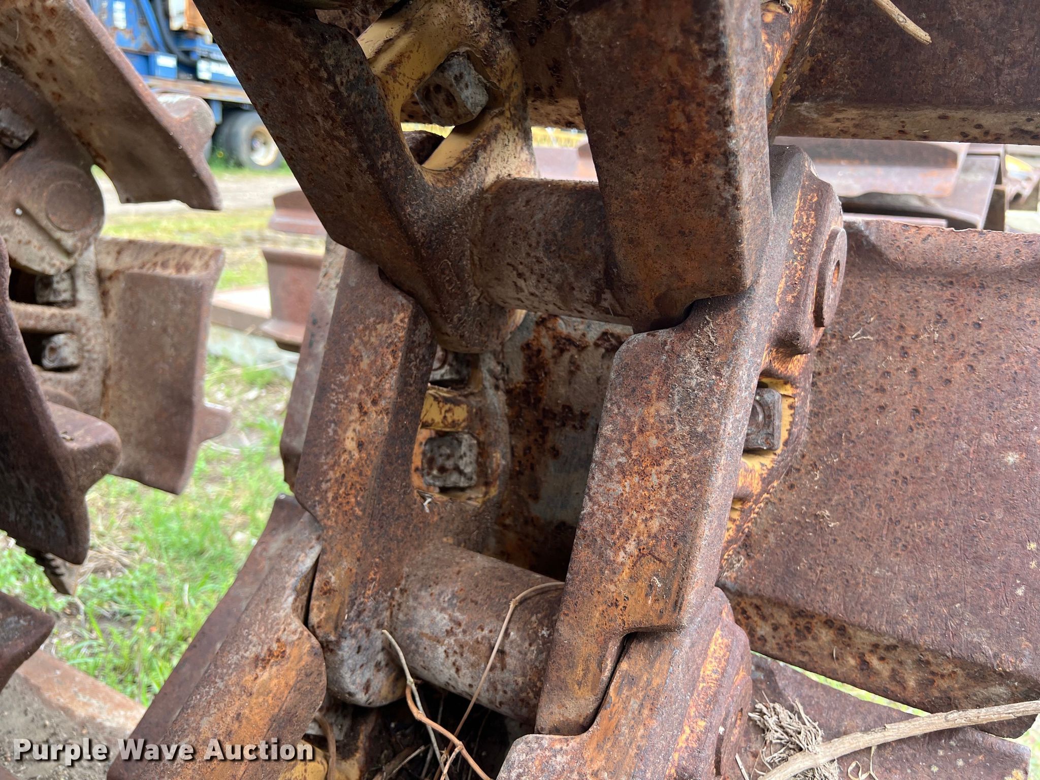 (2) 24" dozer tracks in Houston, TX | Item DS3004 for sale | Purple Wave