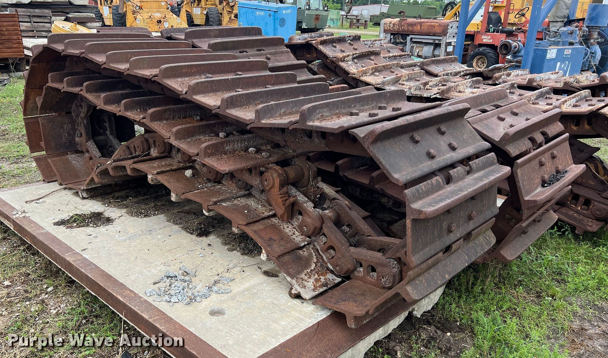 (2) 28" dozer tracks in Houston, TX | Item DS3005 for sale | Purple Wave