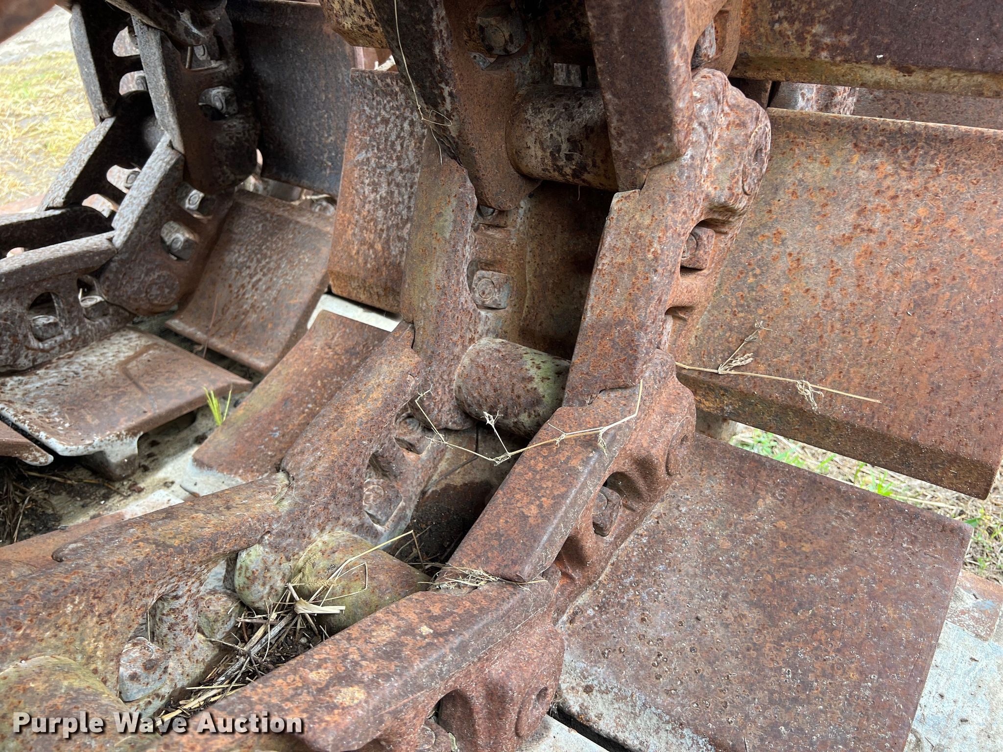 (2) 28" dozer tracks in Houston, TX | Item DS3005 for sale | Purple Wave