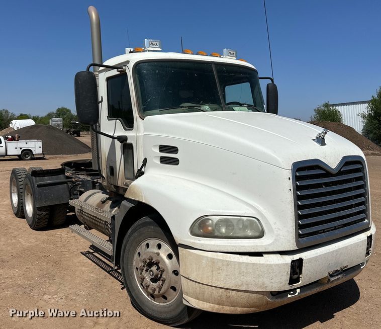 2007 Mack CXP semi truck in Borger, TX | Item DG4384 for sale | Purple Wave