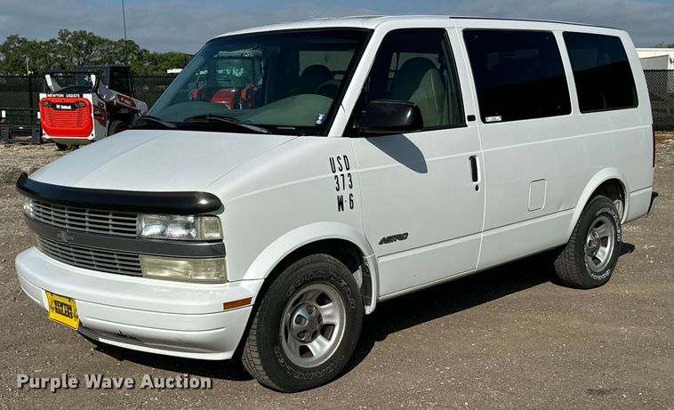 2002 Chevrolet Astro van in Newton, KS | Item NL9729 sold | Purple Wave