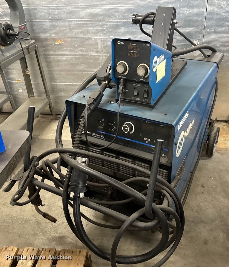 Miller Deltaweld 452 welder in Newton, KS | Item NL9754 sold | Purple Wave