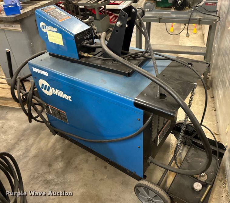 Miller Deltaweld 452 welder in Newton, KS | Item NL9754 sold | Purple Wave