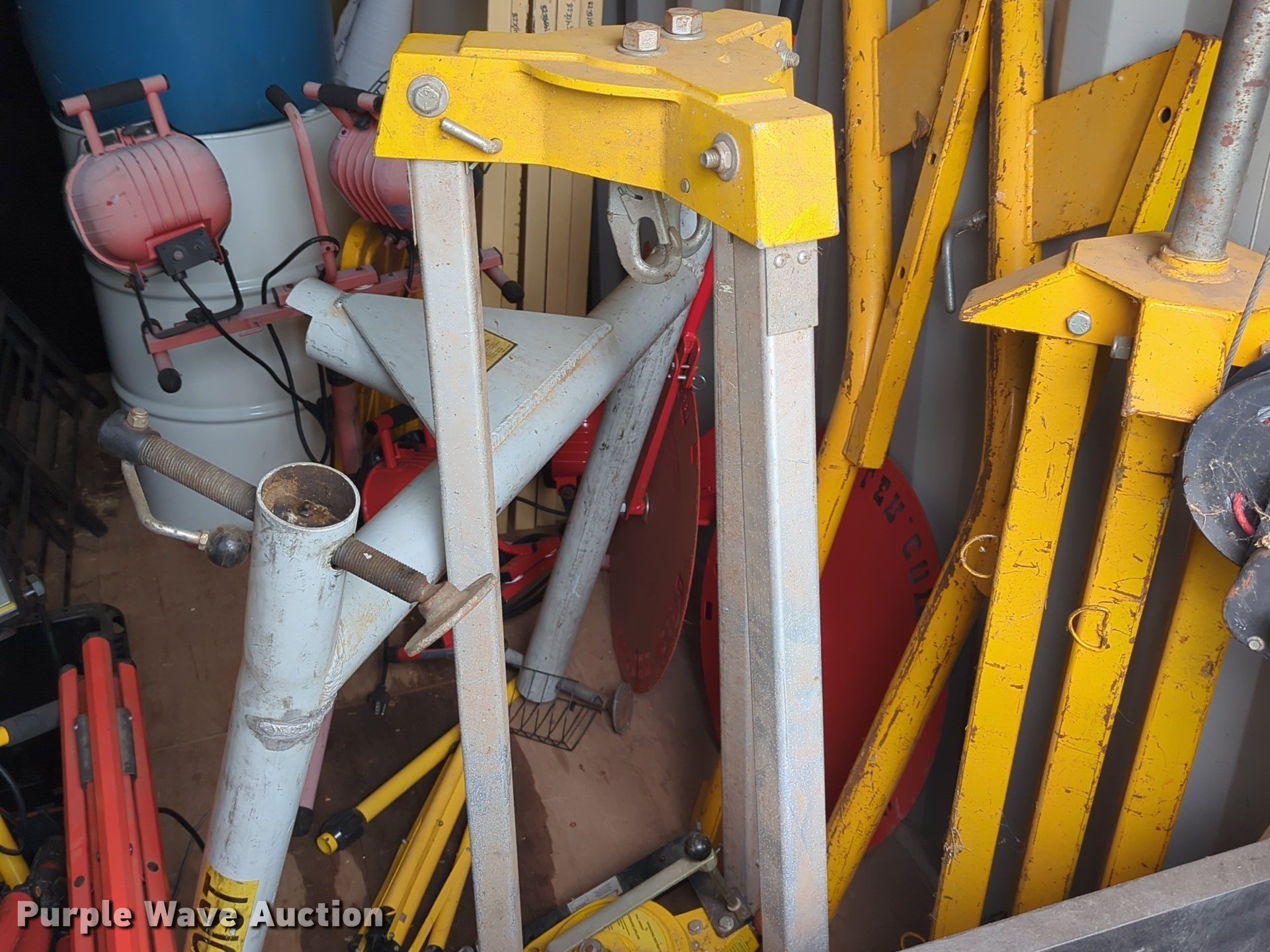 Uni-Hoist retrieval system in Edmond, OK | Item LY9527 sold | Purple Wave