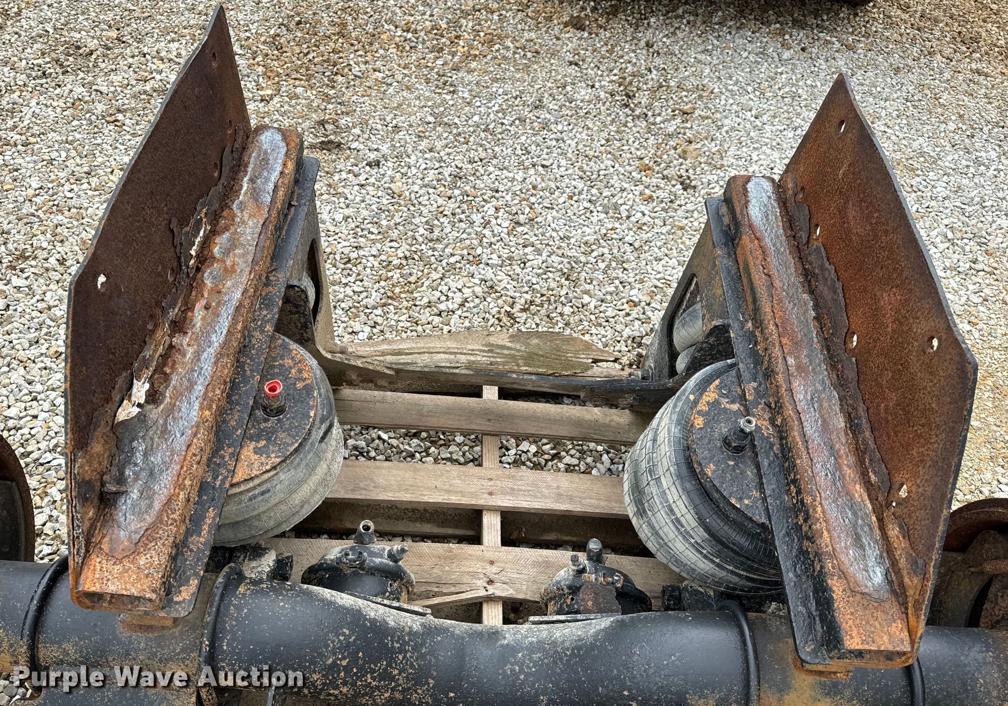 Tag axle in New Bloomfield, MO | Item EH6745 sold | Purple Wave