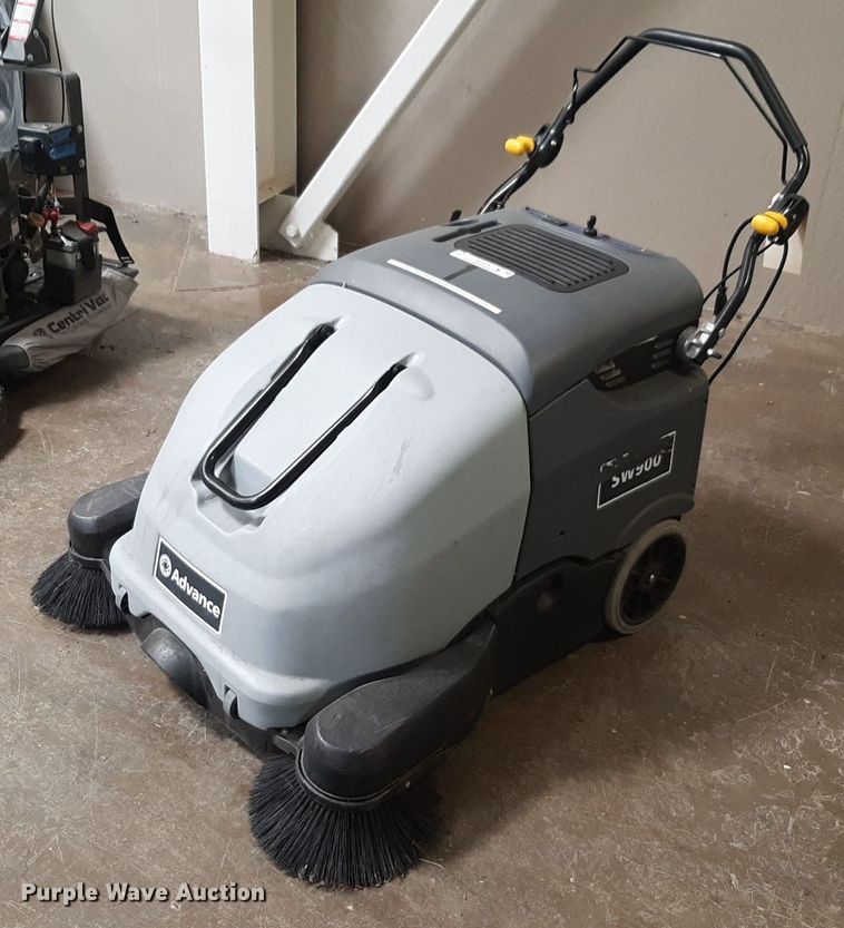 Advance SW900 sweeper in Wichita, KS | Item NV9197 for sale | Purple Wave