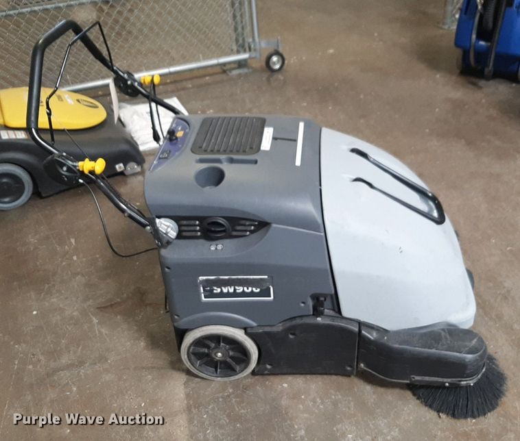 Advance SW900 sweeper in Wichita, KS | Item NV9197 for sale | Purple Wave