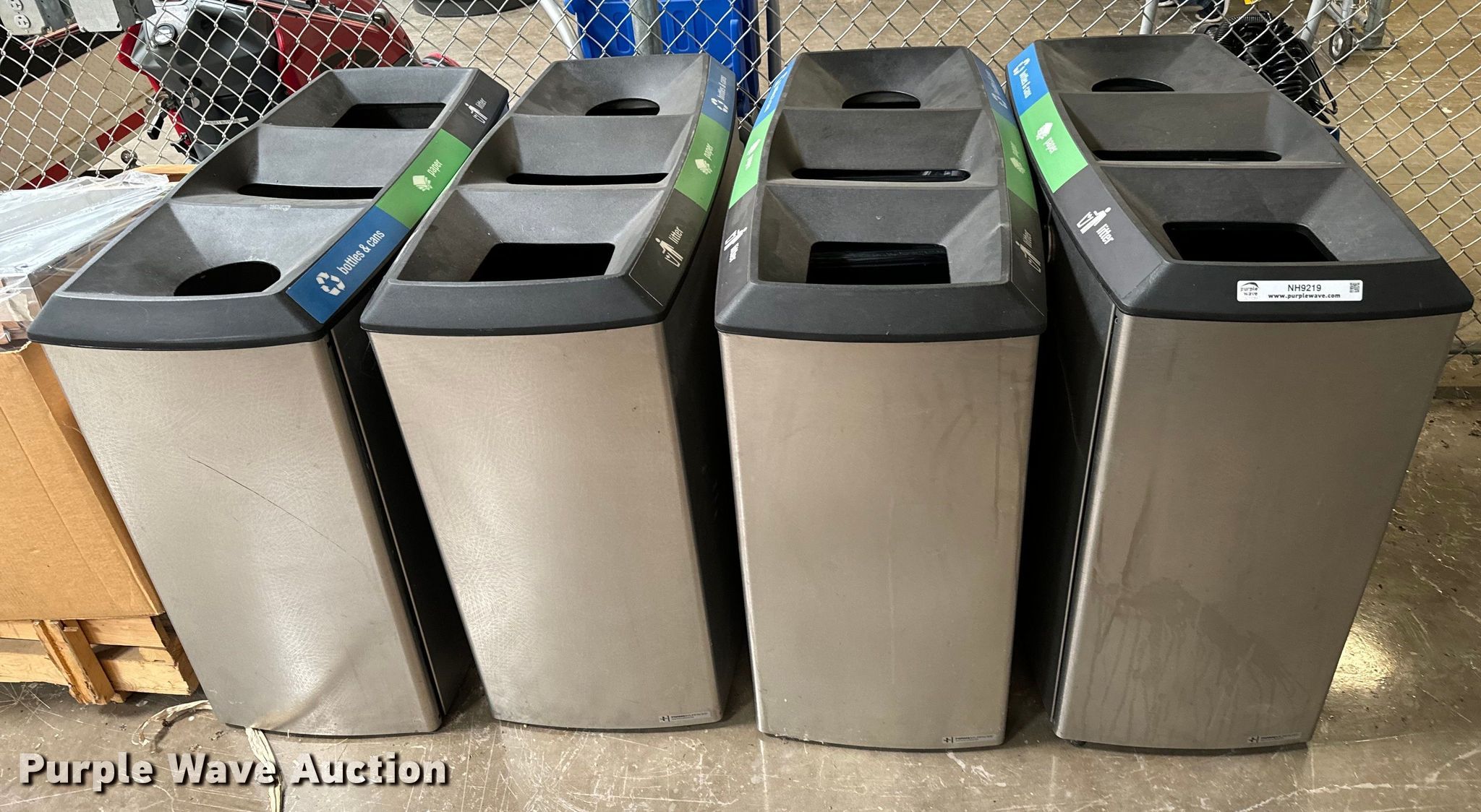 (4) trash containers in Wichita, KS | Item NH9219 sold | Purple Wave