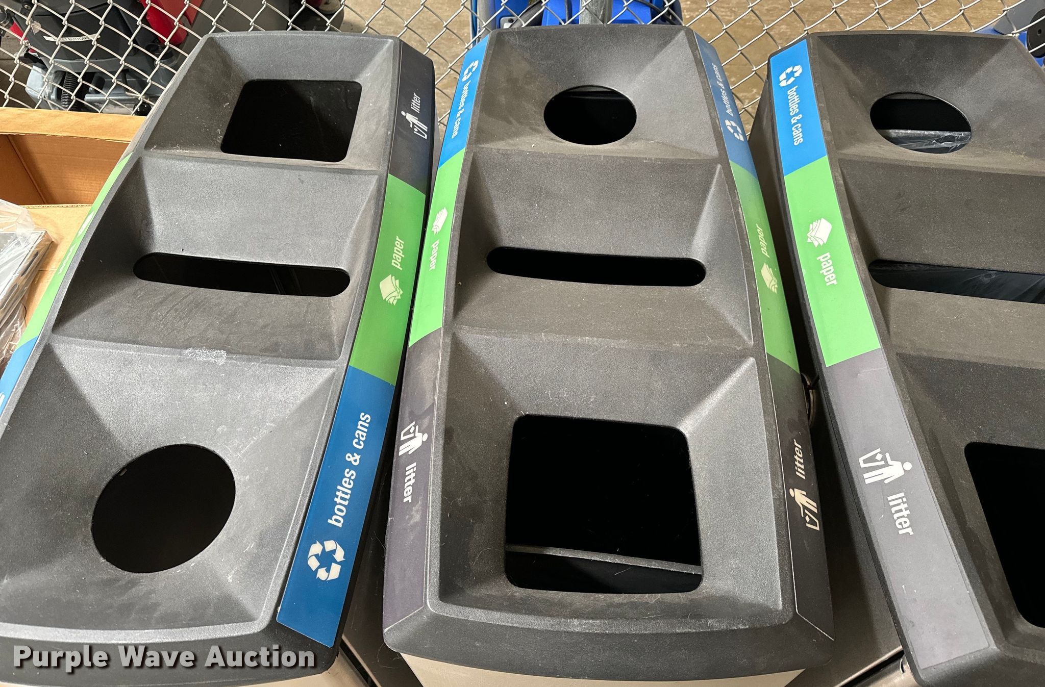 (4) trash containers in Wichita, KS | Item NH9219 sold | Purple Wave