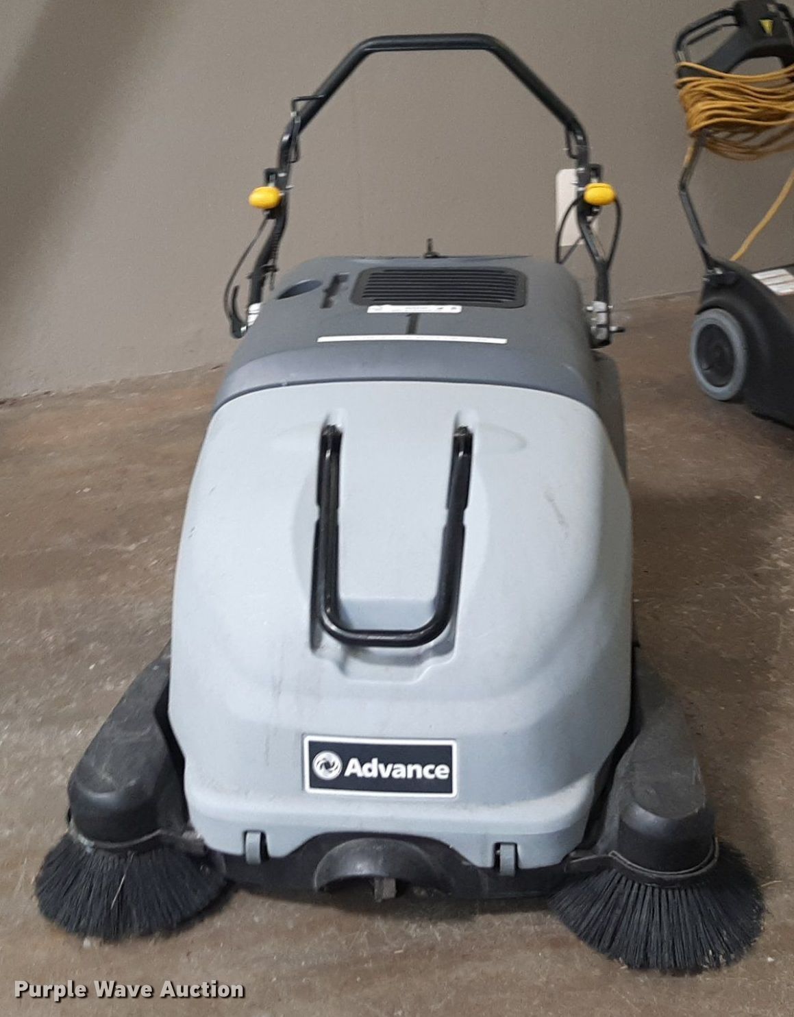 Advance SW900 sweeper in Wichita, KS | Item NV9197 for sale | Purple Wave
