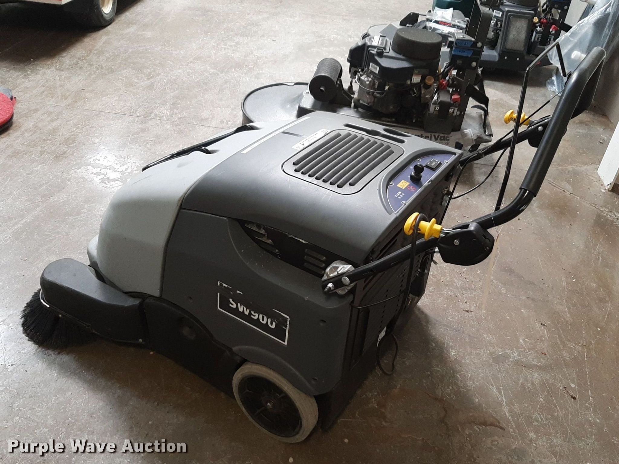 Advance SW900 sweeper in Wichita, KS | Item NV9197 for sale | Purple Wave