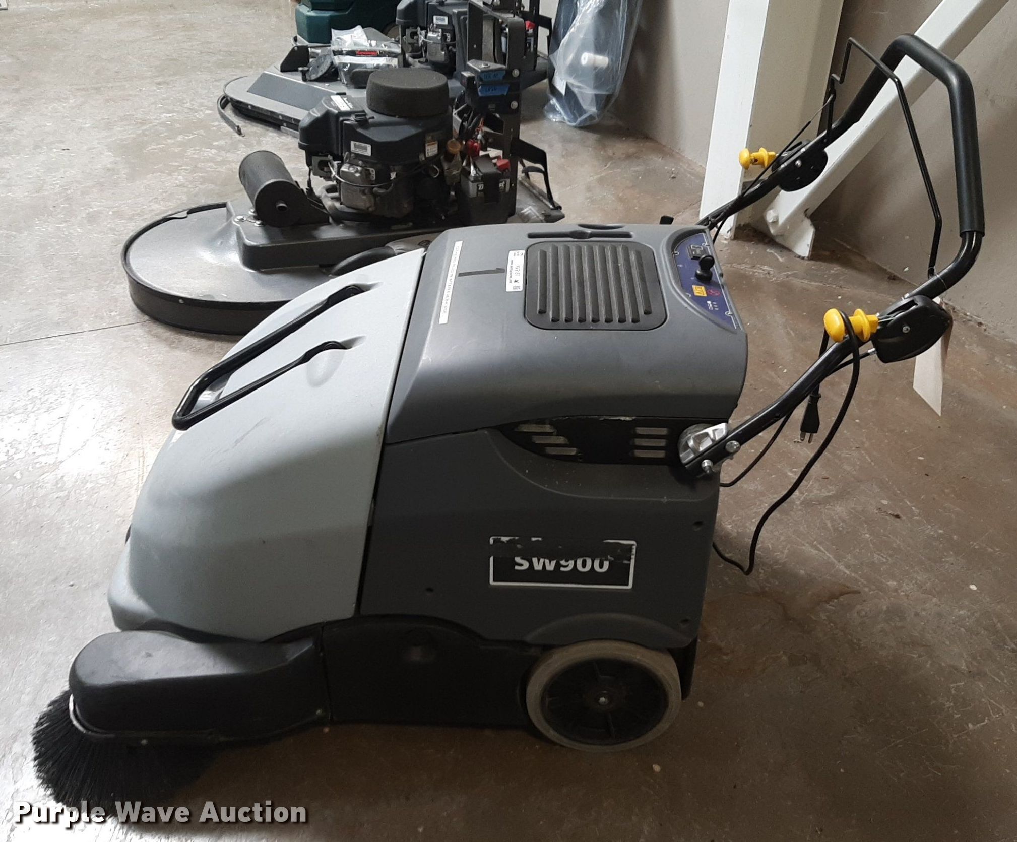 Advance SW900 sweeper in Wichita, KS | Item NV9197 for sale | Purple Wave