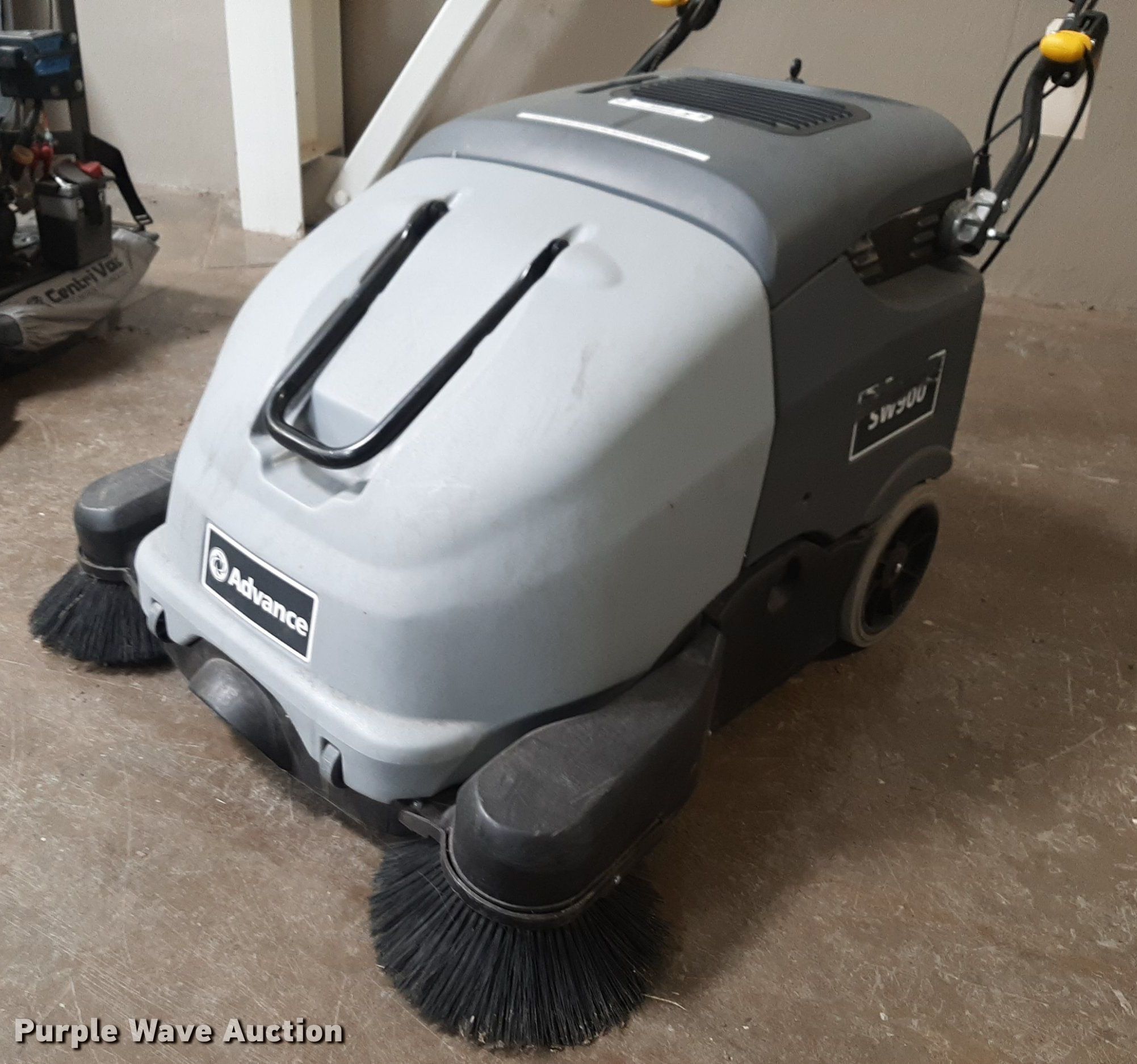 Advance SW900 sweeper in Wichita, KS | Item NV9197 for sale | Purple Wave