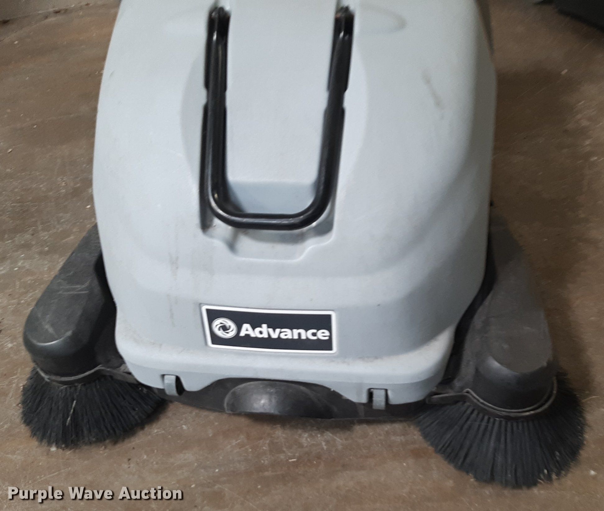 Advance SW900 sweeper in Wichita, KS | Item NV9197 for sale | Purple Wave