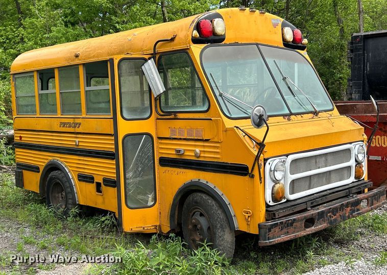 1975 Ford school bus in Pontoon Beach, IL | Item EK4574 sold | Purple Wave