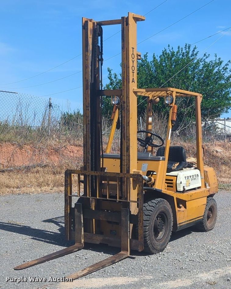 Toyota 3FG25 forklift in Lookeba, OK | Item NZ9757 sold | Purple Wave