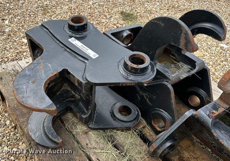 (3) Paladin mini excavator quick couplers in New Bloomfield, MO | Item ...