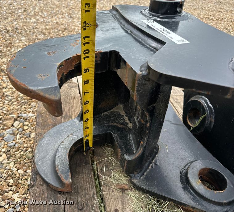 (3) Paladin mini excavator quick couplers in New Bloomfield, MO | Item ...