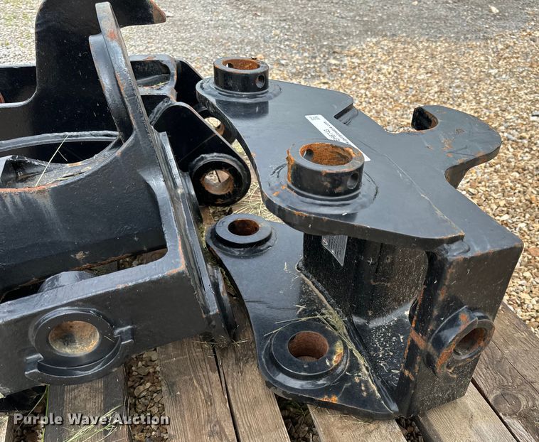 (3) Paladin mini excavator quick couplers in New Bloomfield, MO | Item ...