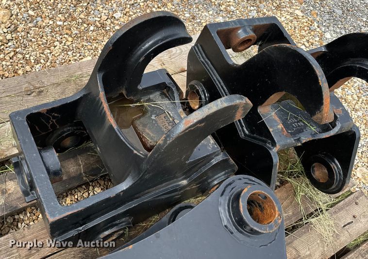 (3) Paladin mini excavator quick couplers in New Bloomfield, MO | Item ...