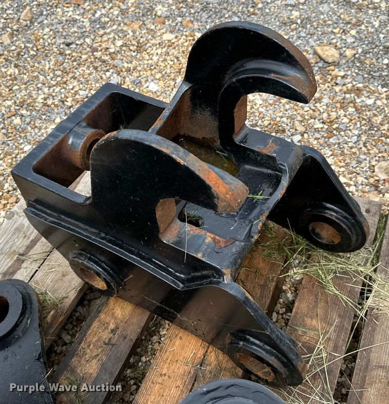 (3) Paladin mini excavator quick couplers in New Bloomfield, MO | Item ...