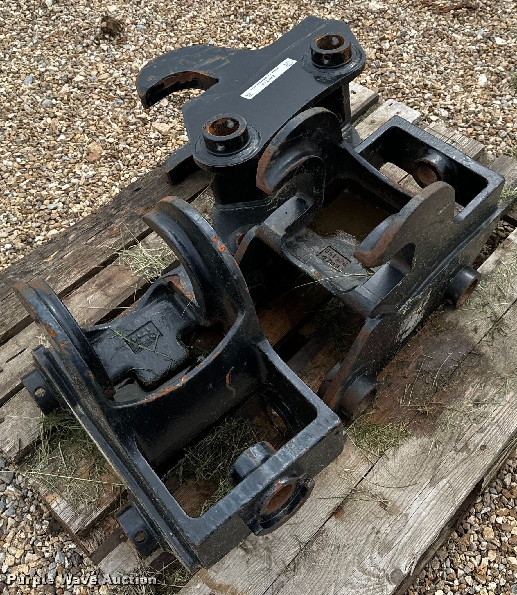 (3) Paladin mini excavator quick couplers in New Bloomfield, MO | Item ...