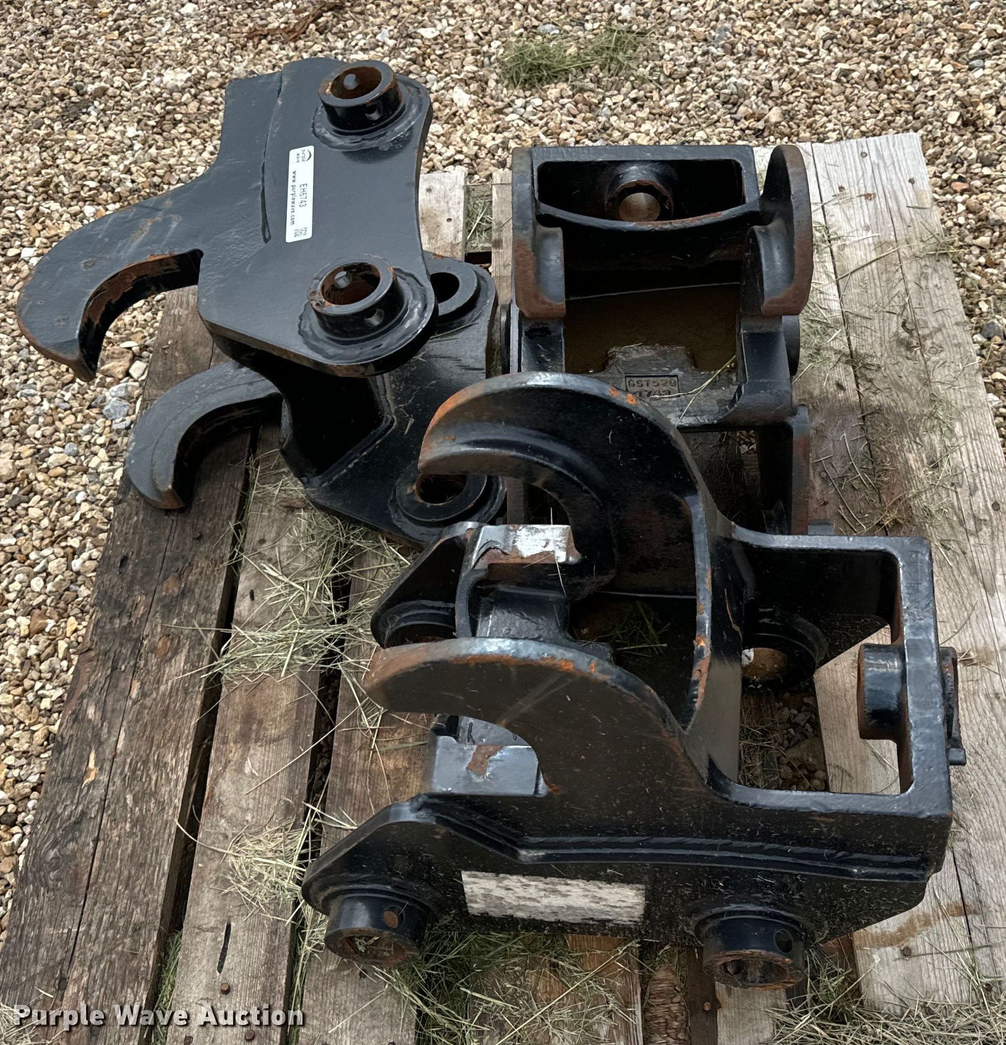 (3) Paladin mini excavator quick couplers in New Bloomfield, MO | Item ...