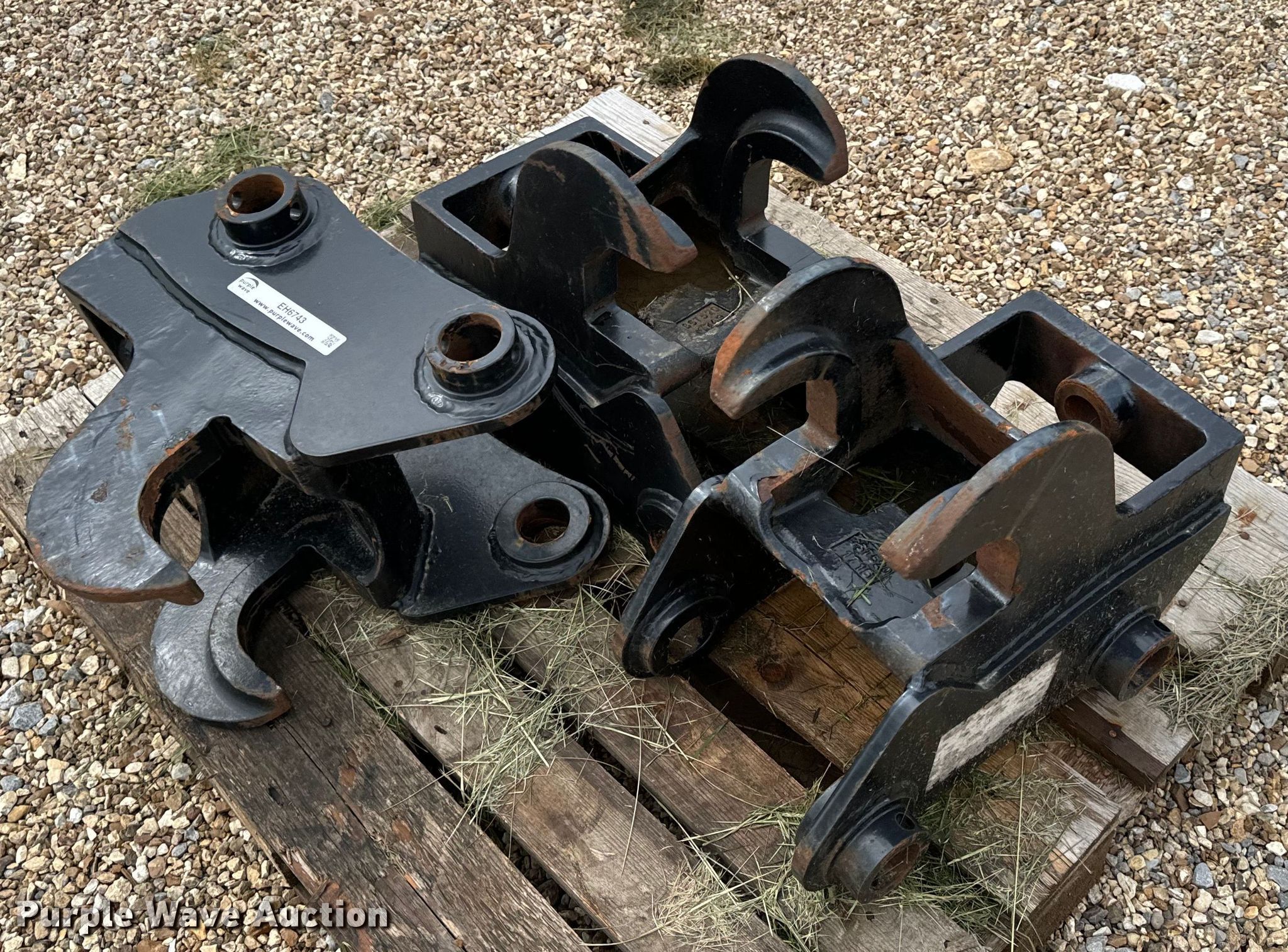 (3) Paladin mini excavator quick couplers in New Bloomfield, MO | Item ...