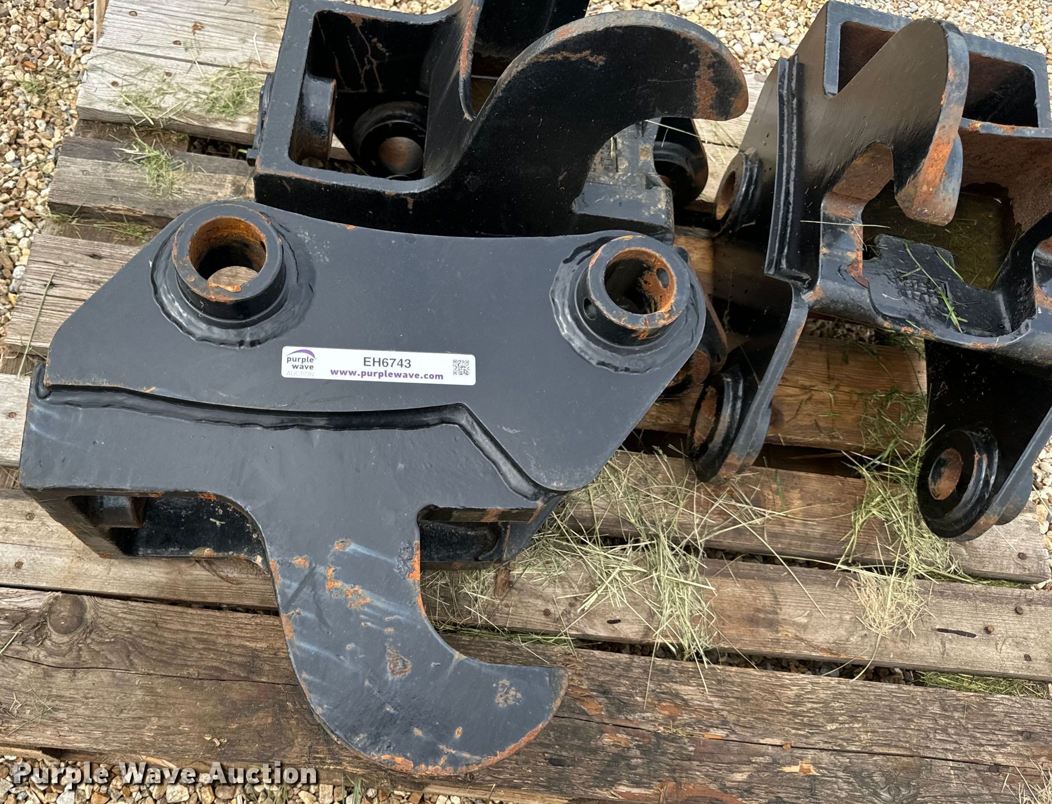 (3) Paladin mini excavator quick couplers in New Bloomfield, MO | Item ...