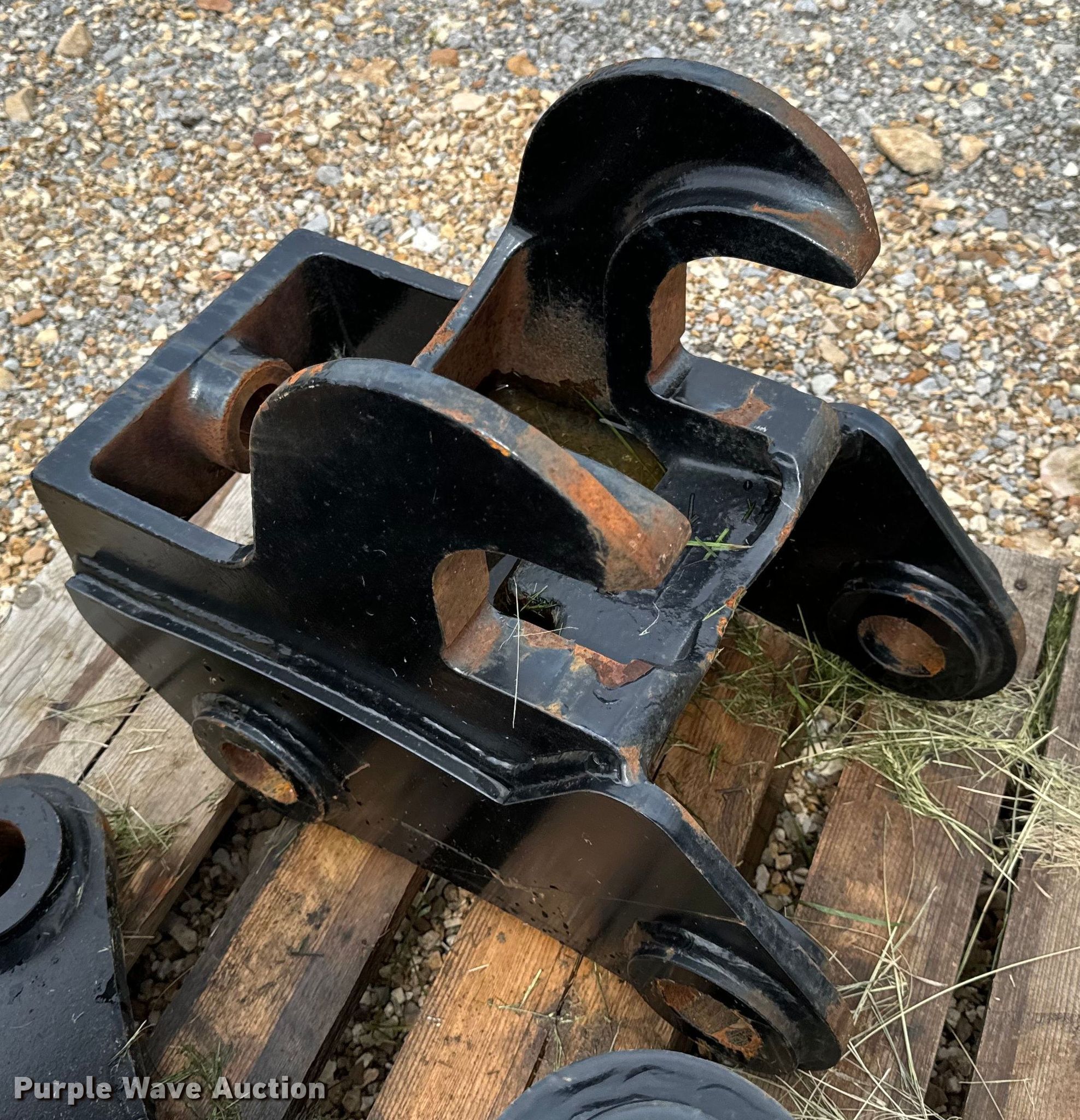 (3) Paladin mini excavator quick couplers in New Bloomfield, MO | Item ...