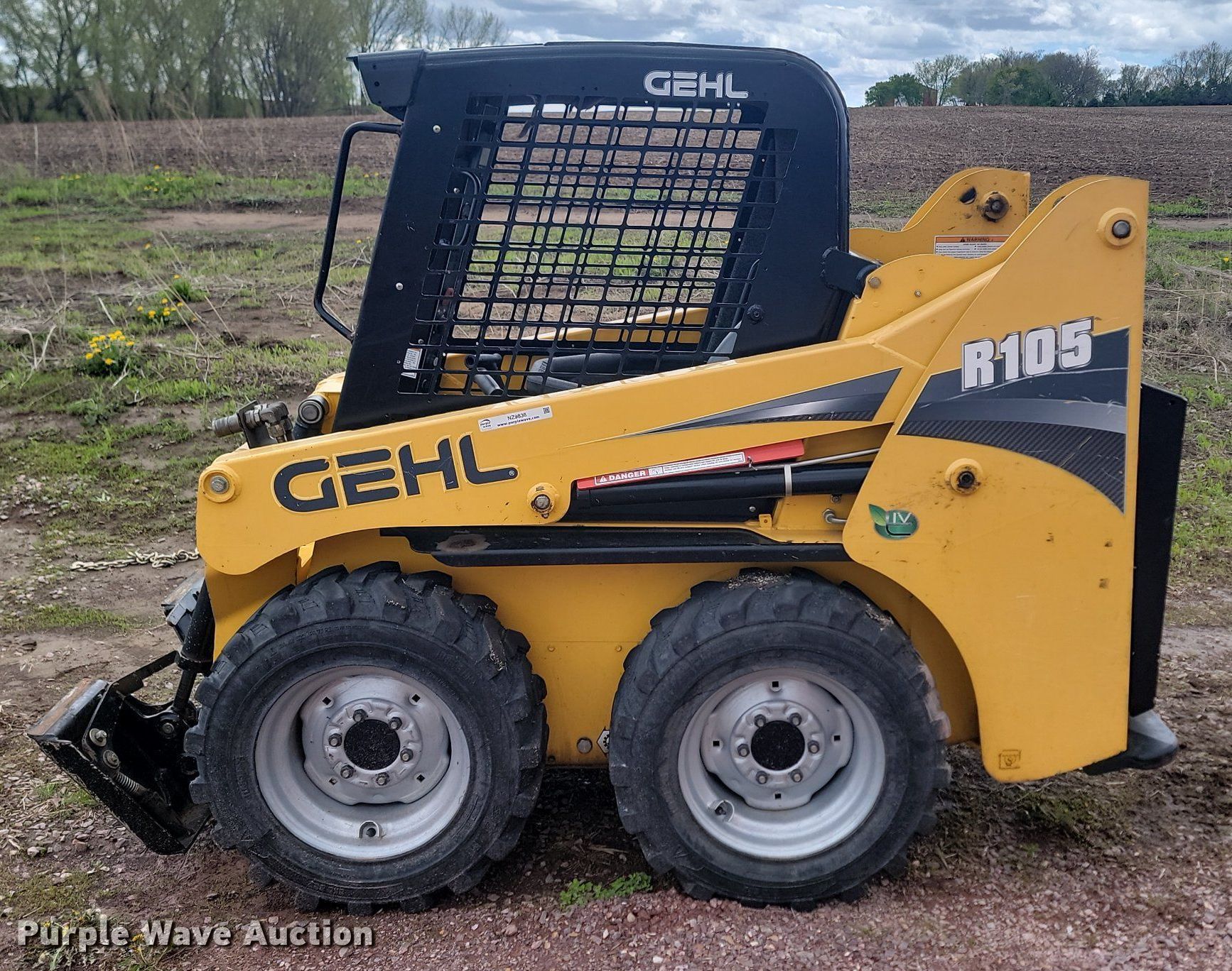 Gehl R105 skid steer loader in Brandon, SD | Item NZ9838 sold | Purple Wave