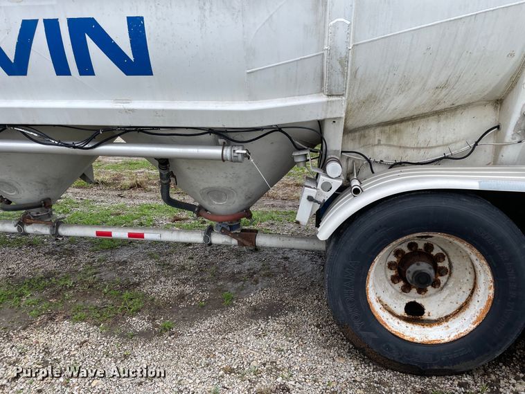 1977 Butler MFG pneumatic dry bulk trailer in Dewey, IL | Item OG9866 ...