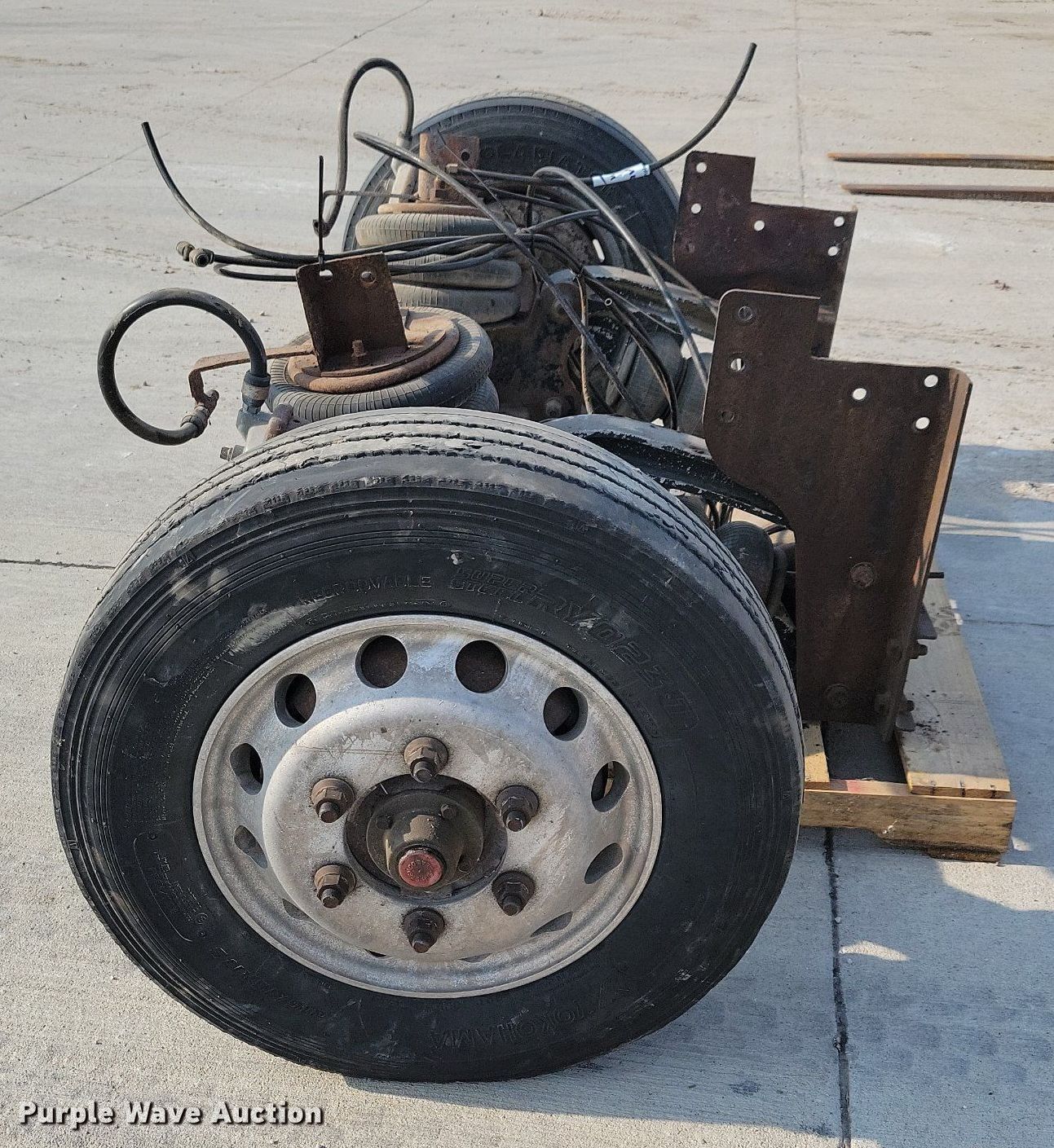 Hendrickson lift axle in Granger, IA | Item DG0599 sold | Purple Wave