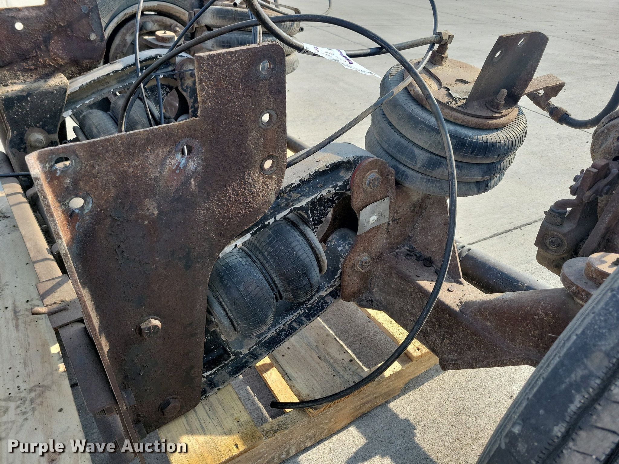 Hendrickson lift axle in Granger, IA | Item DG0599 sold | Purple Wave