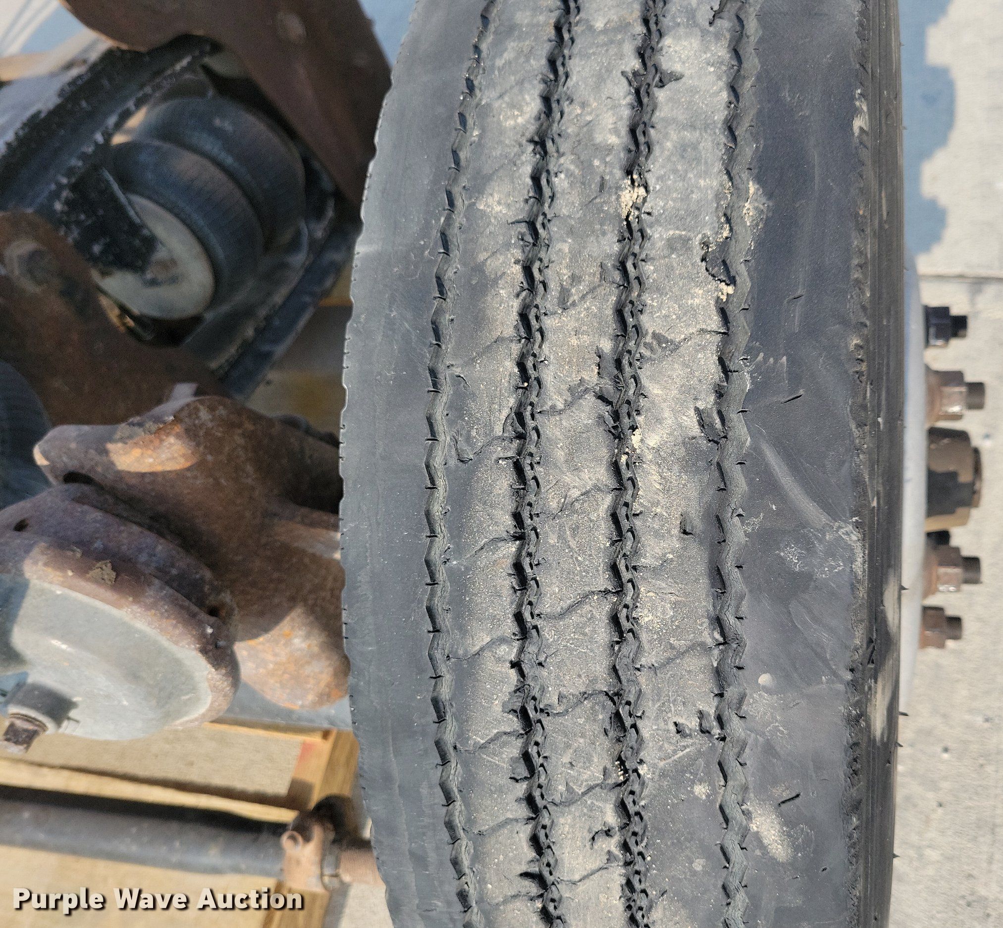 Hendrickson lift axle in Granger, IA | Item DG0599 sold | Purple Wave