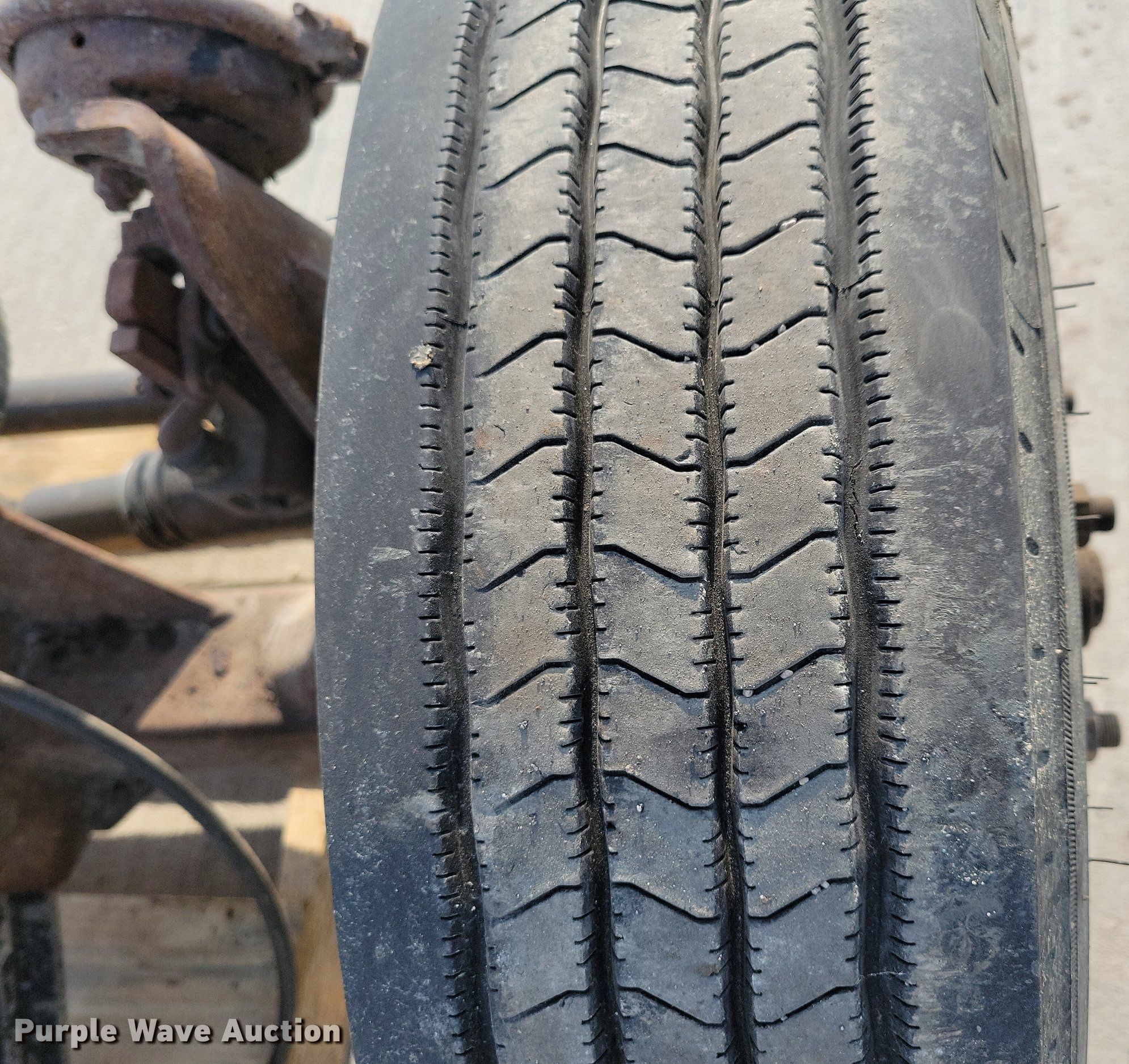 Hendrickson lift axle in Granger, IA | Item DG0599 sold | Purple Wave