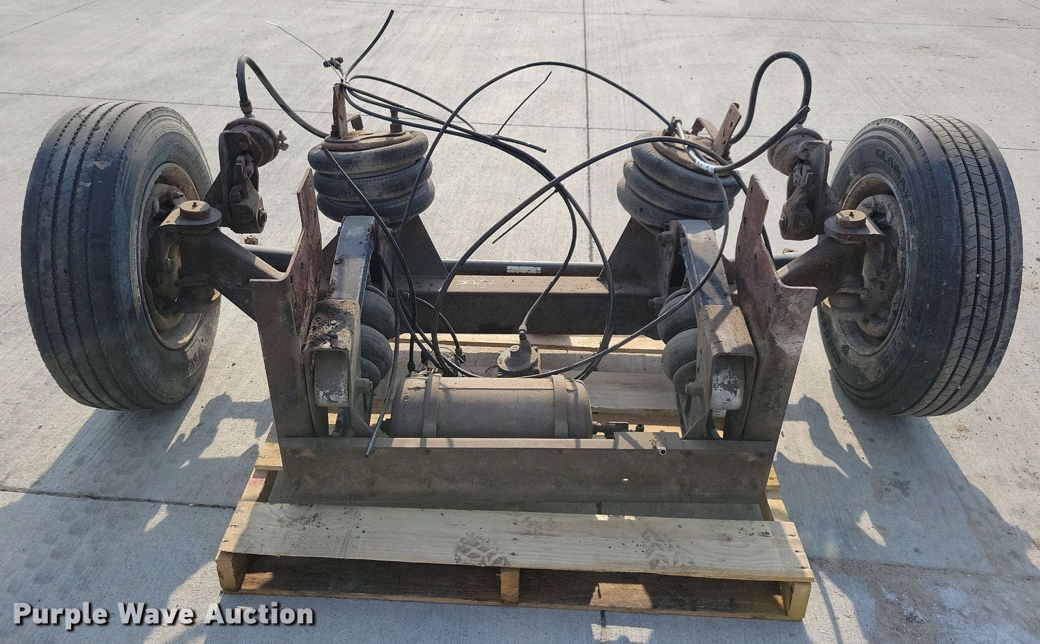 Hendrickson lift axle in Granger, IA | Item DG0599 sold | Purple Wave