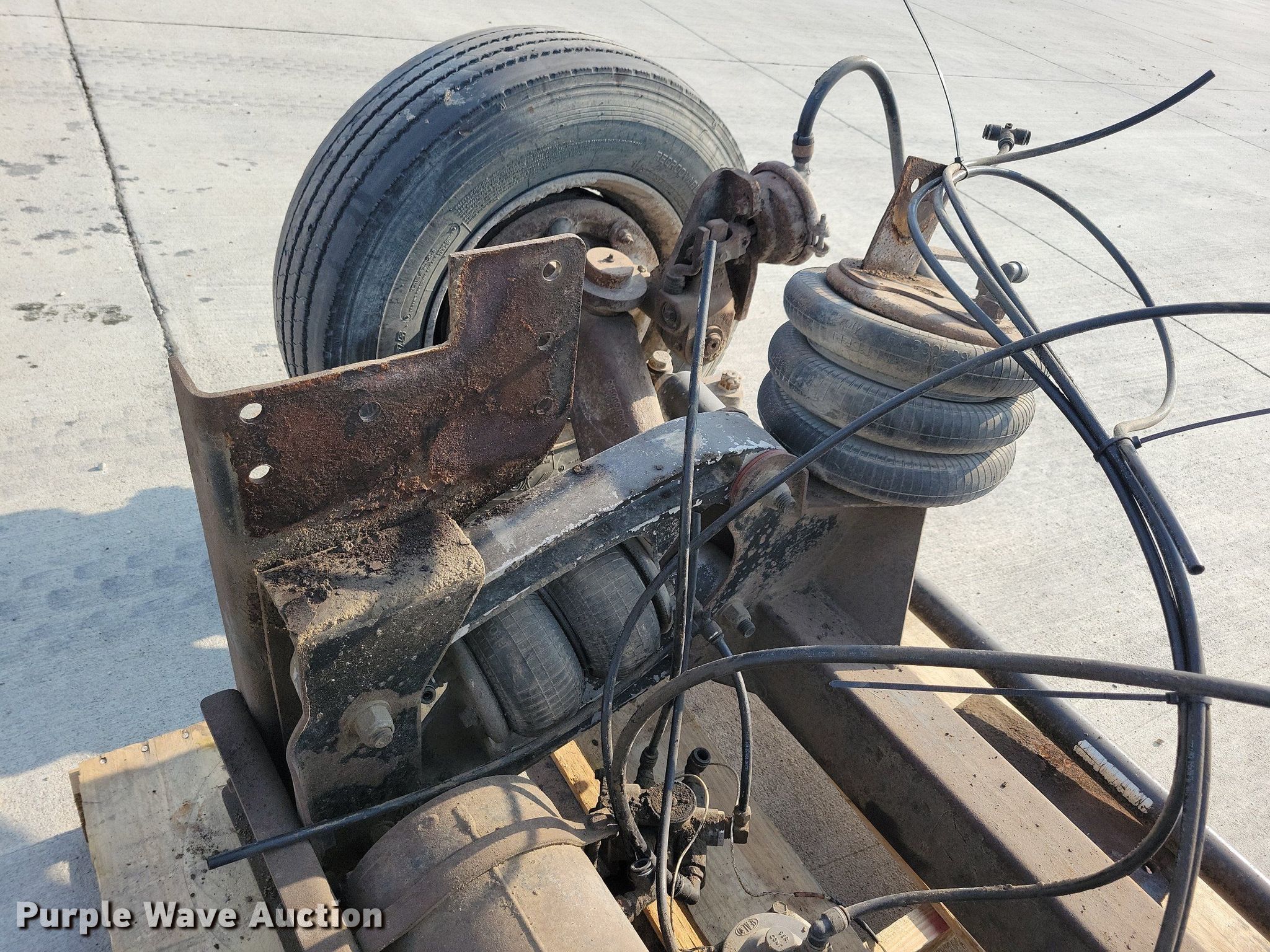 Hendrickson lift axle in Granger, IA | Item DG0599 sold | Purple Wave