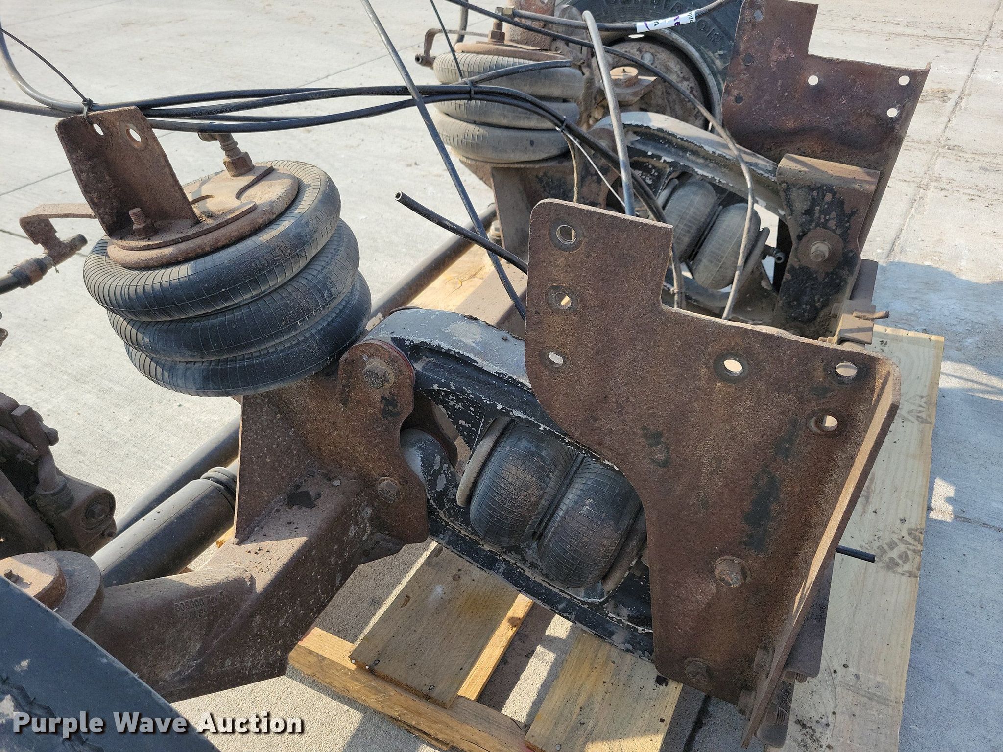 Hendrickson lift axle in Granger, IA | Item DG0599 sold | Purple Wave