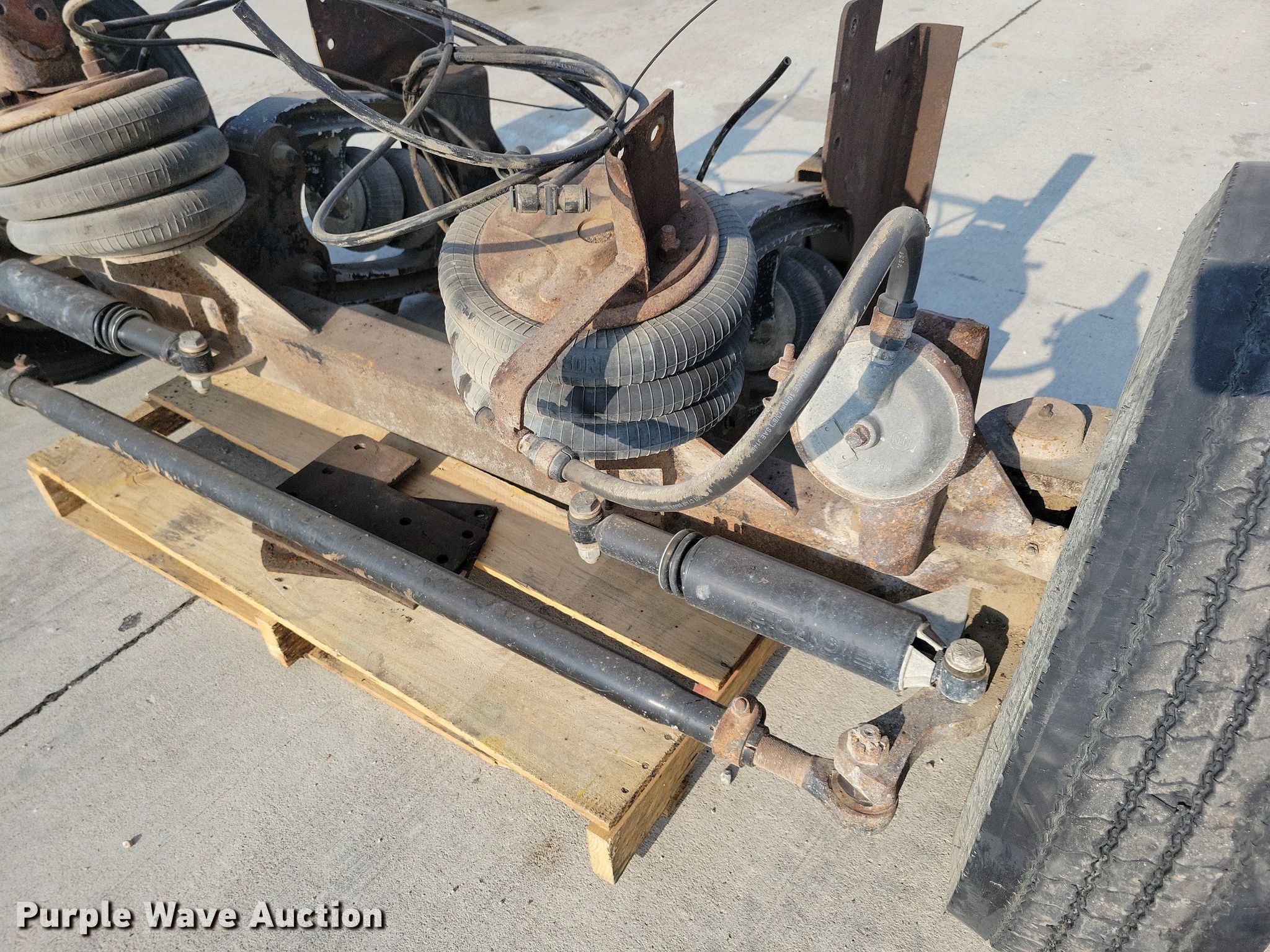 Hendrickson lift axle in Granger, IA | Item DG0599 sold | Purple Wave
