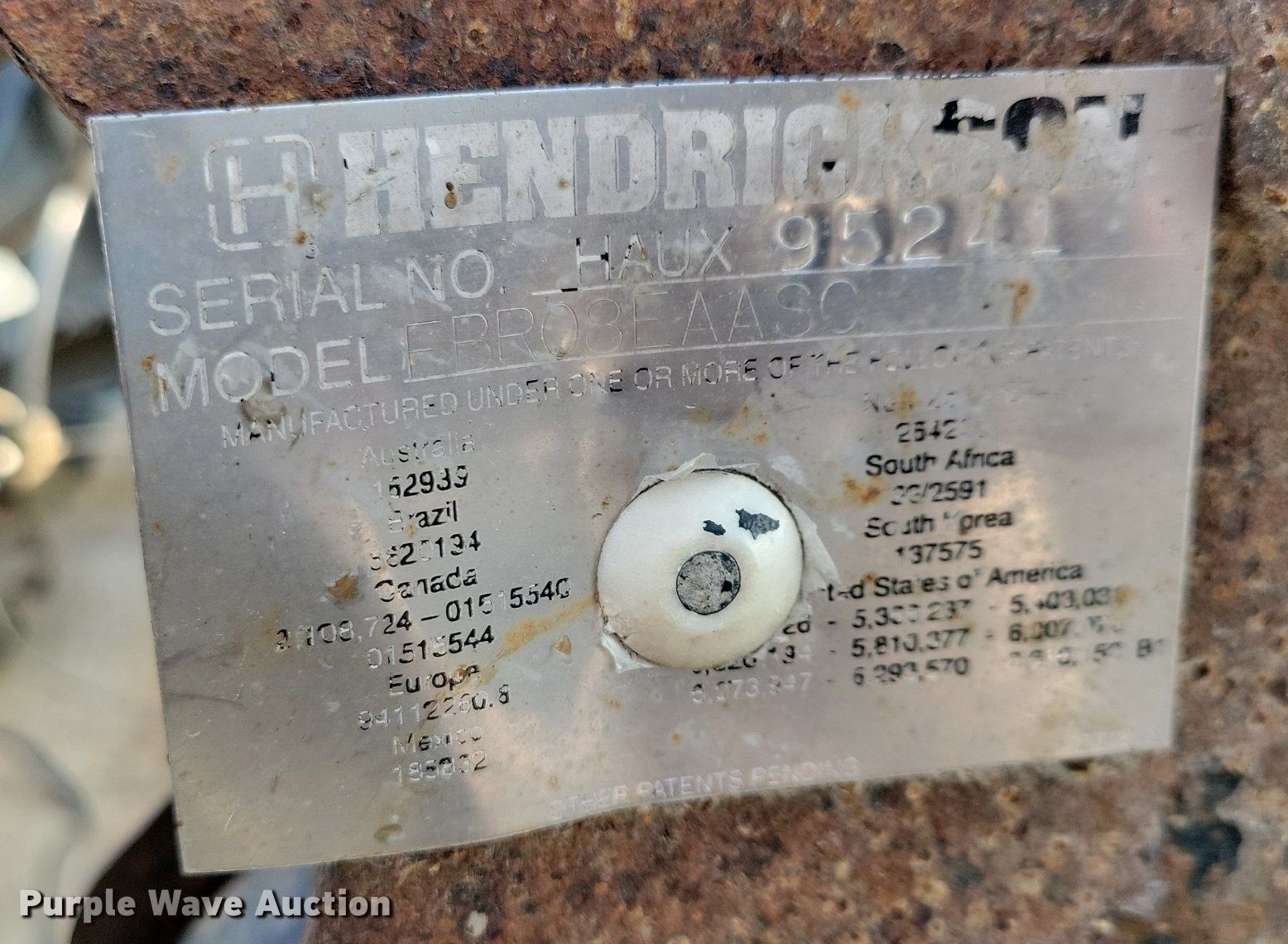 Hendrickson lift axle in Granger, IA | Item DG0599 sold | Purple Wave