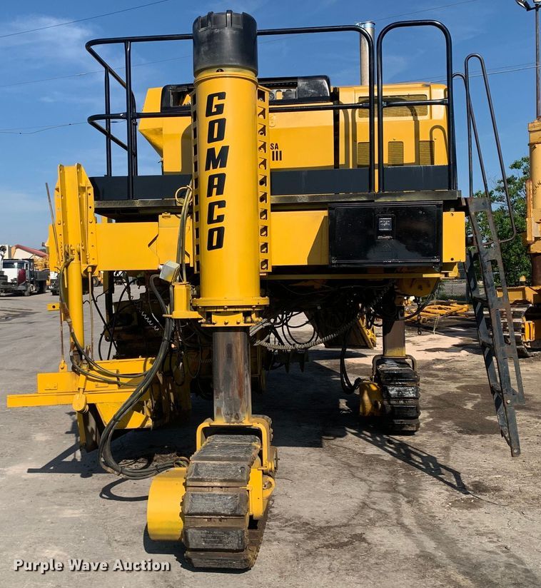 1999 Gomaco GT-6300 Commander III slip form paver in Balch Springs, TX ...