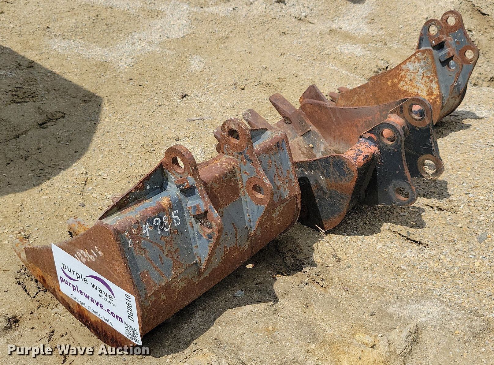 (3) mini excavator buckets in Clarksville, IA | Item DG0610 sold ...