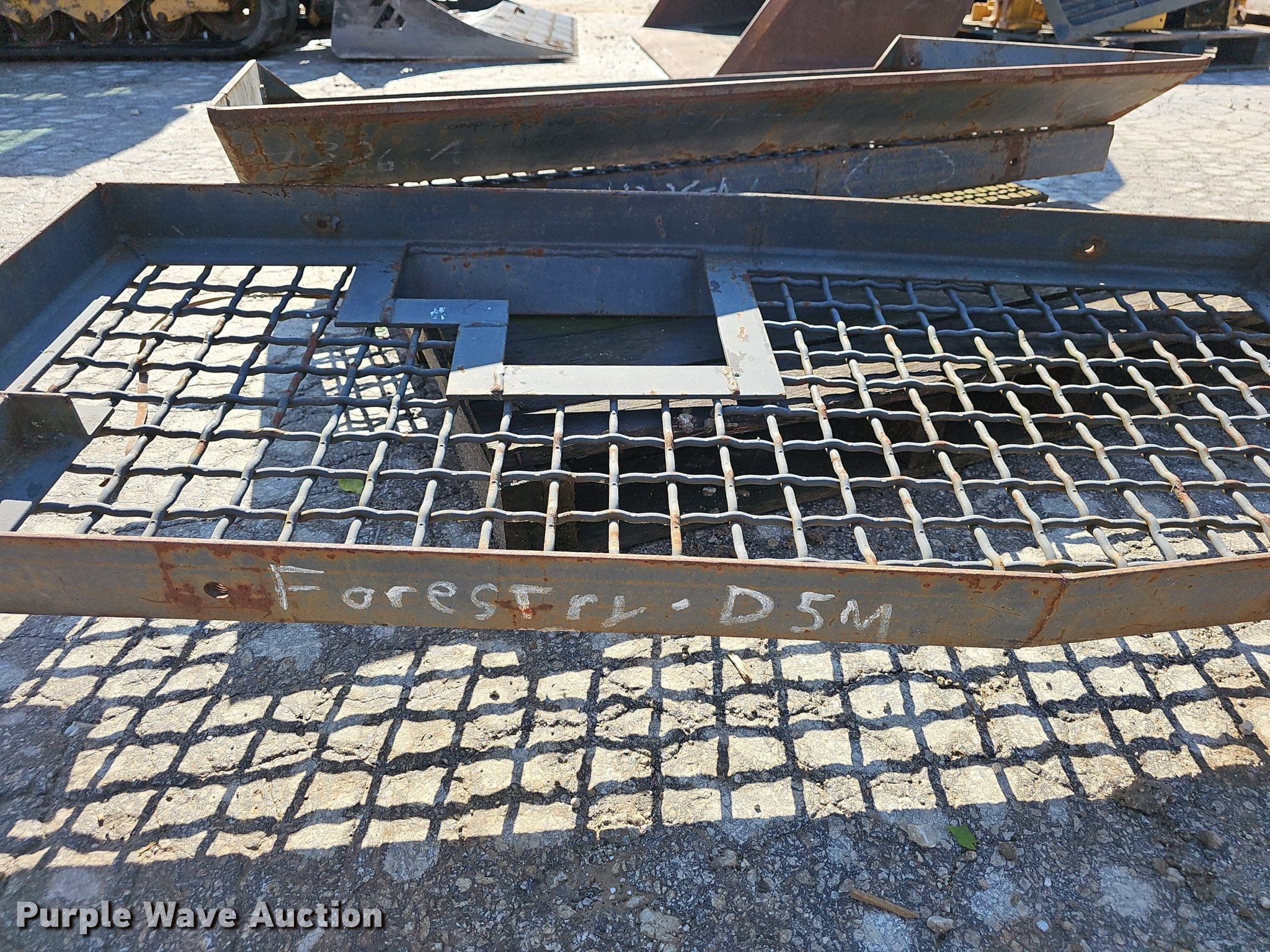 Caterpillar D5 screen in Springfield, MO | Item EJ5462 sold | Purple Wave