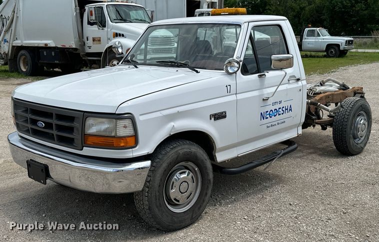 1994 Ford F250 XL pickup truck cab and chassis in Neodesha, KS | Item ...