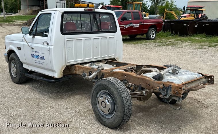1994 Ford F250 XL pickup truck cab and chassis in Neodesha, KS | Item ...